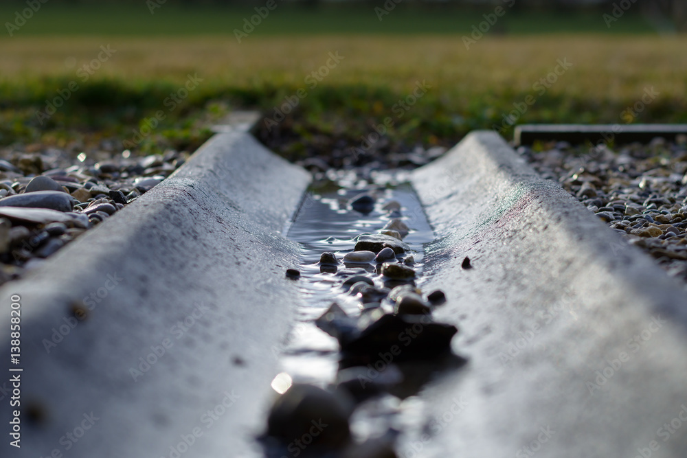 Wasserrinne im Garten Stock-Foto | Adobe Stock