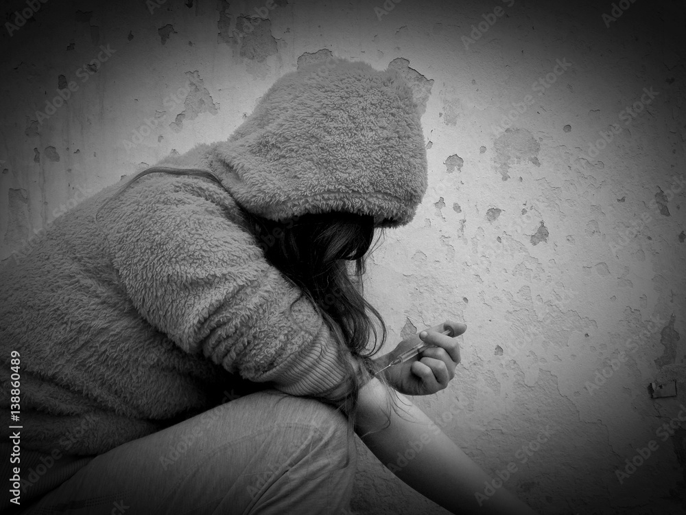 Young women use drugs in injection, young girl junkie with drug ...