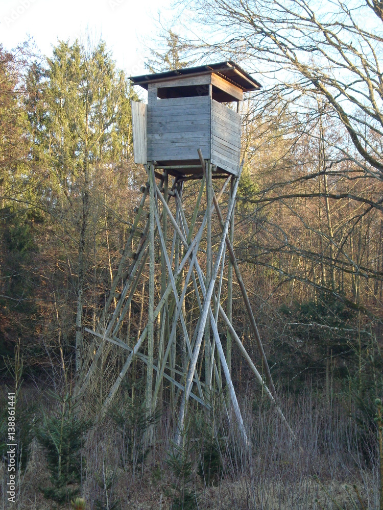 Hochsitz für Jäger im Wald Stock Photo | Adobe Stock