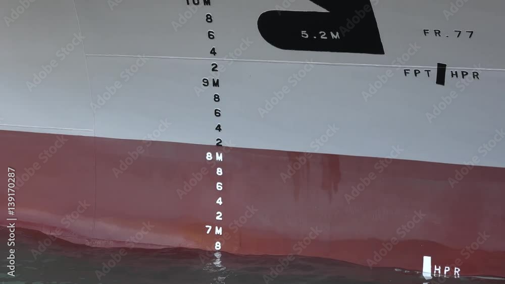 Video „Waterline. A bulbous bow of a cargo ship in the ocean. The bulb ...