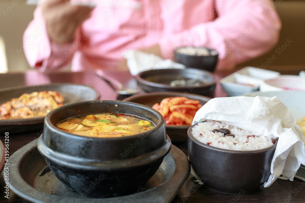 Doenjang stew, Doenjang jjigae, Bean paste stew, Korean stew foto de ...