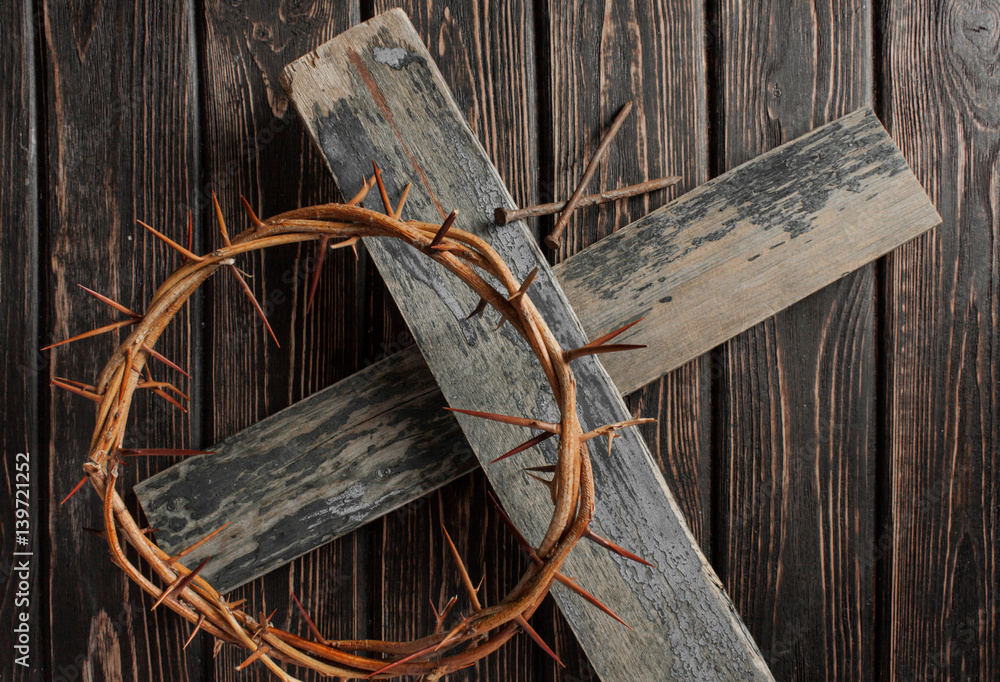 Crown of thorns on wood desk. Stock-Foto | Adobe Stock