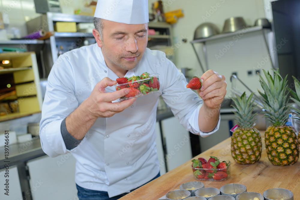pastry chef holding delicious looking cakes and pastries Stock-Foto ...