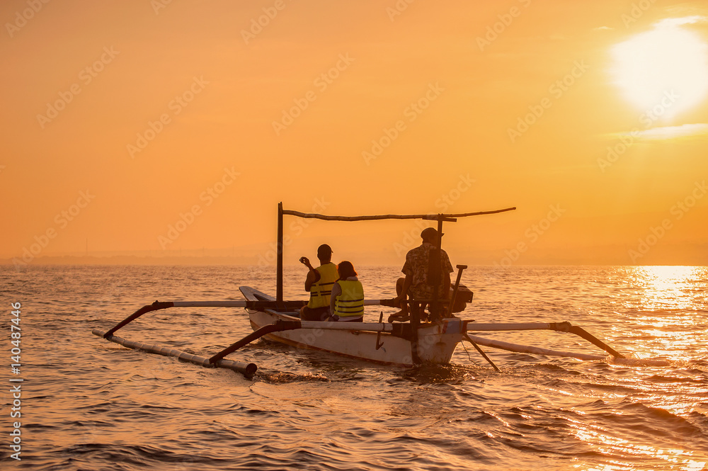 warm light and silhouette of Many tourists looking for dolphins at ...