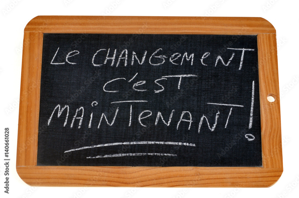 Ardoise avec le changement c'est maintenant écrit dessus ภาพถ่ายสต็อก ...