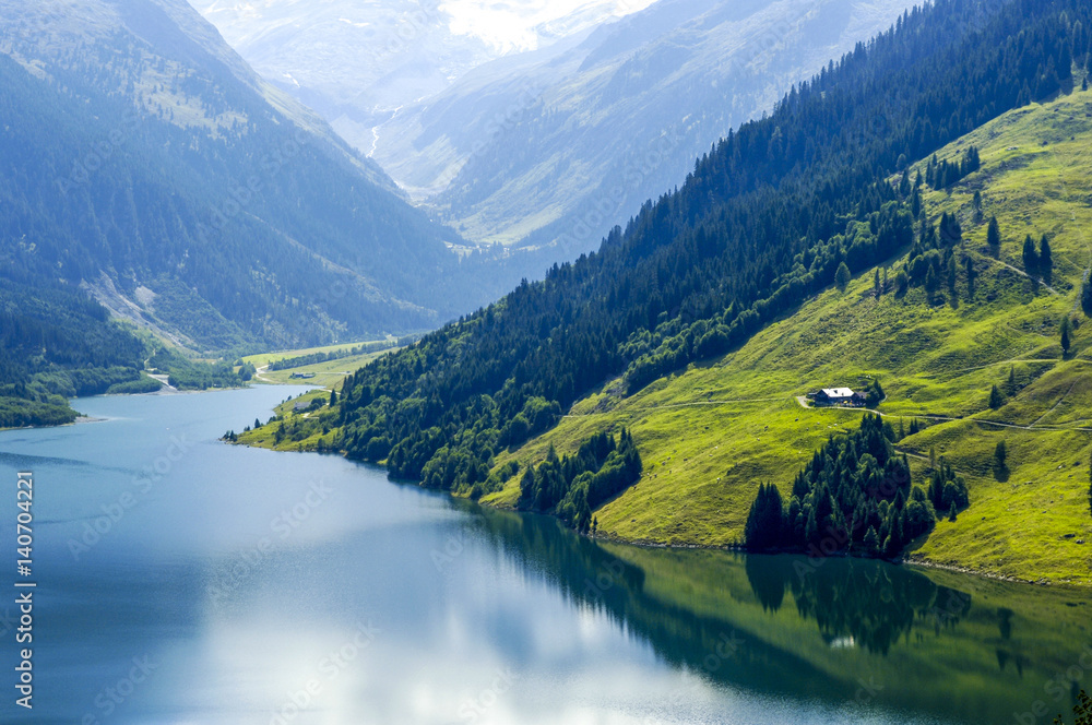 Alpensee, Österreich, Tirol foto de Stock | Adobe Stock