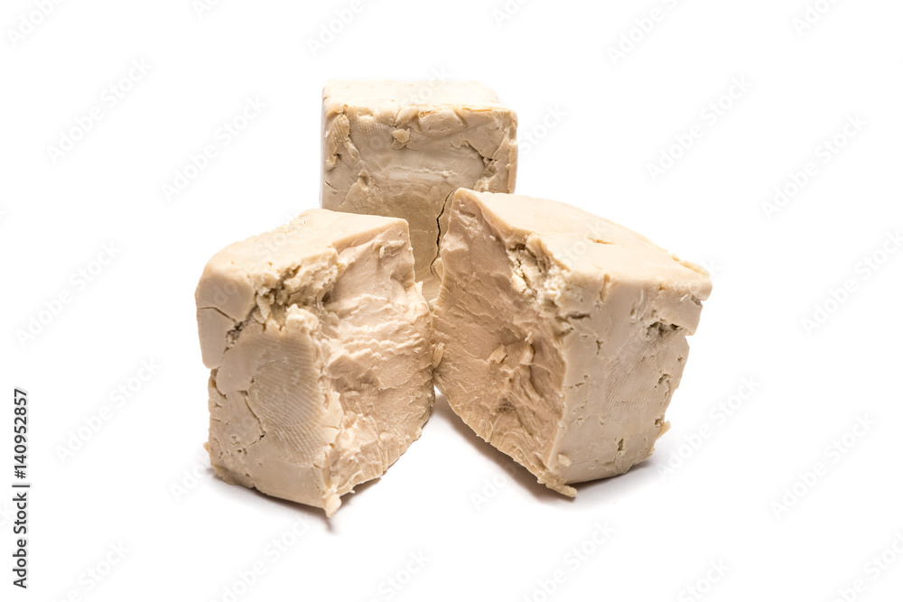 Backhefe isoliert auf weiß Stock-Foto | Adobe Stock