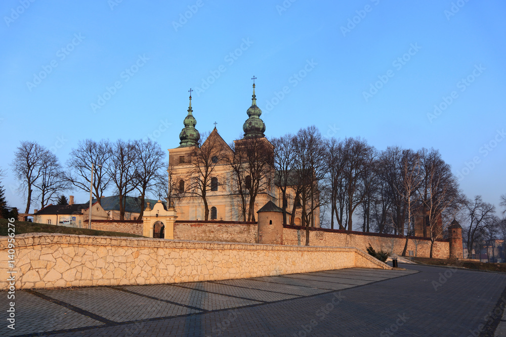 Foto de Kościół katolicki w Mstowie, parafia Mstów. do Stock | Adobe Stock