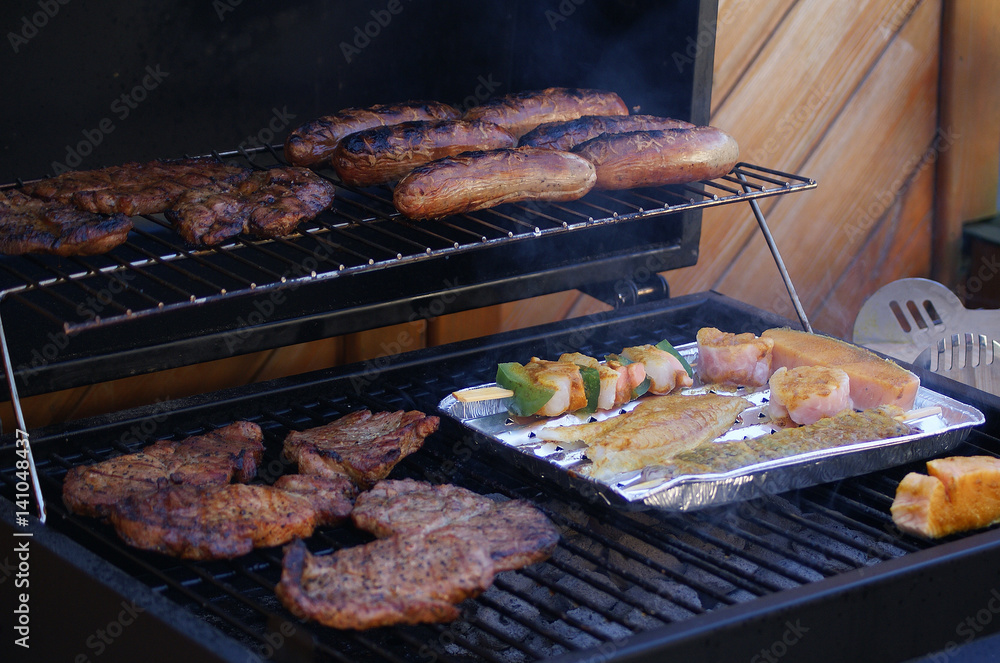 Photo & Art Print Essen auf dem Grill, Joy84