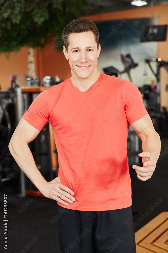 Erfolgreicher Fitnesstrainer Stock Photo | Adobe Stock