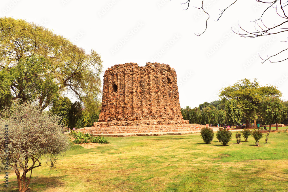 The abandoned Alai Minar at Qutub Minar Complex. Alauddin Khilji ...