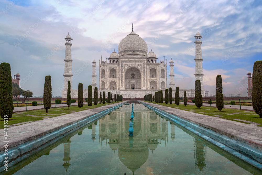 Taj Mahal - white marble mausoleum built on the banks of the Yamuna ...