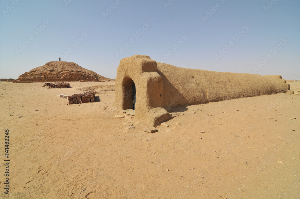 El-Kurru - royal tomb of the Nubian king Tanwetamani in Sudan Stock ...