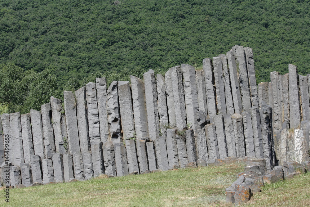 Orgues basaltiques dans le massif central, Auvergne, France Stock Photo ...