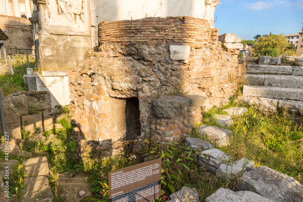 Foto de Rome, Italy. The ancient temple Umbilicus Urbis Romae —"Navel ...