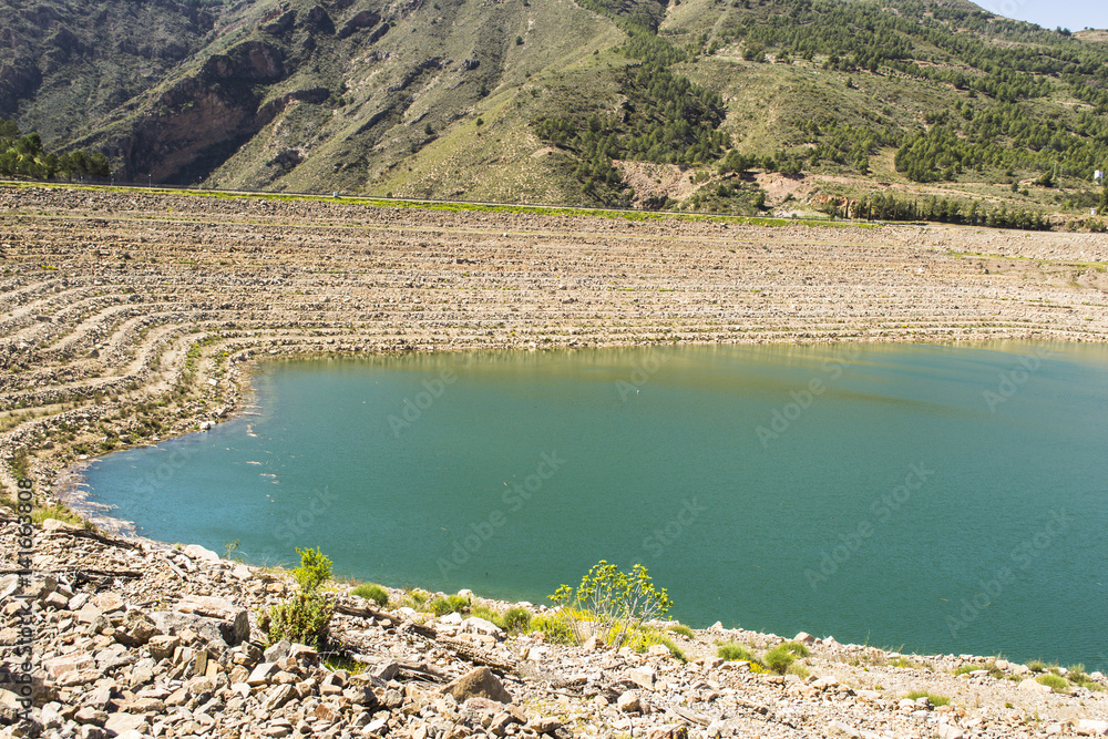 embalse de agua dulce Stock Photo | Adobe Stock