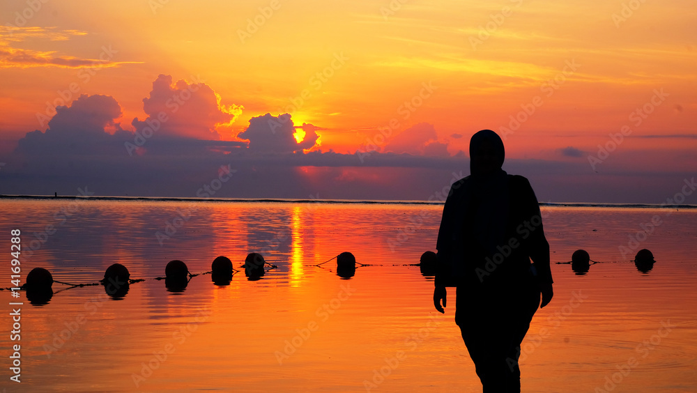 silhouette of people / A silhouette is the image of a person, animal ...
