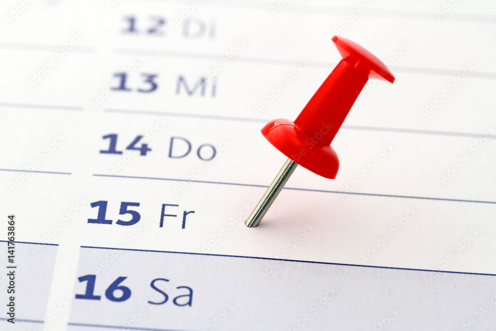 kalender mit pin Stock Photo | Adobe Stock