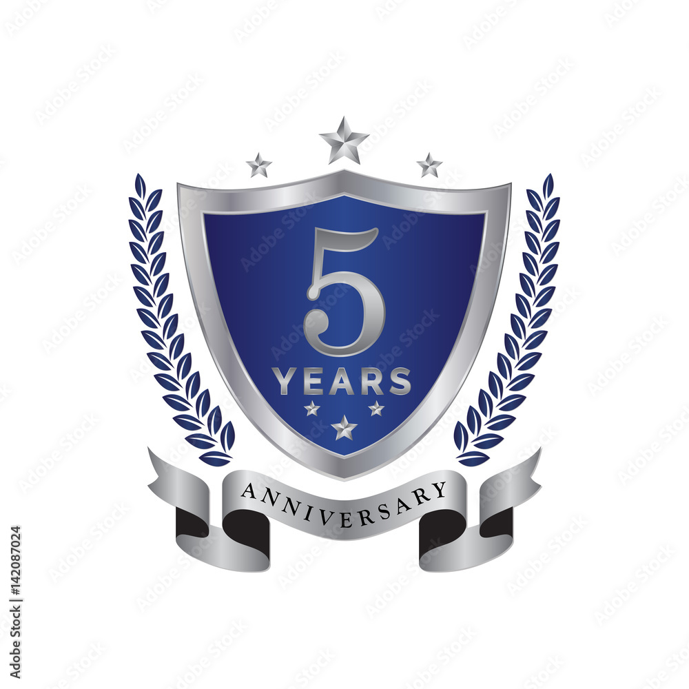 Grafika wektorowa Stock: 5th anniversary years shield blue silver color ...