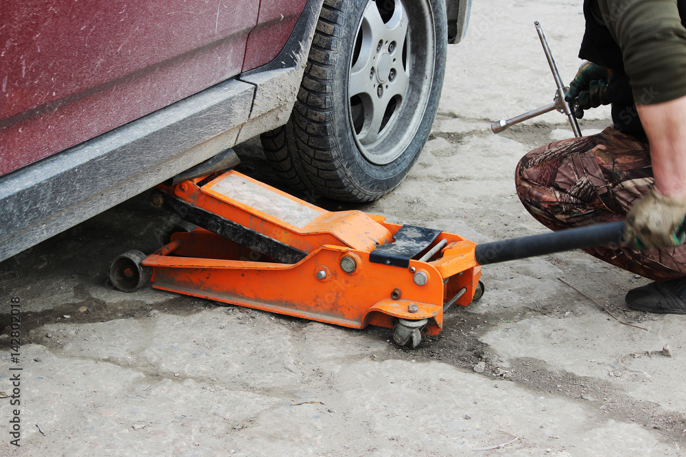 installation of passenger car wheel and replacement on spring tire ...