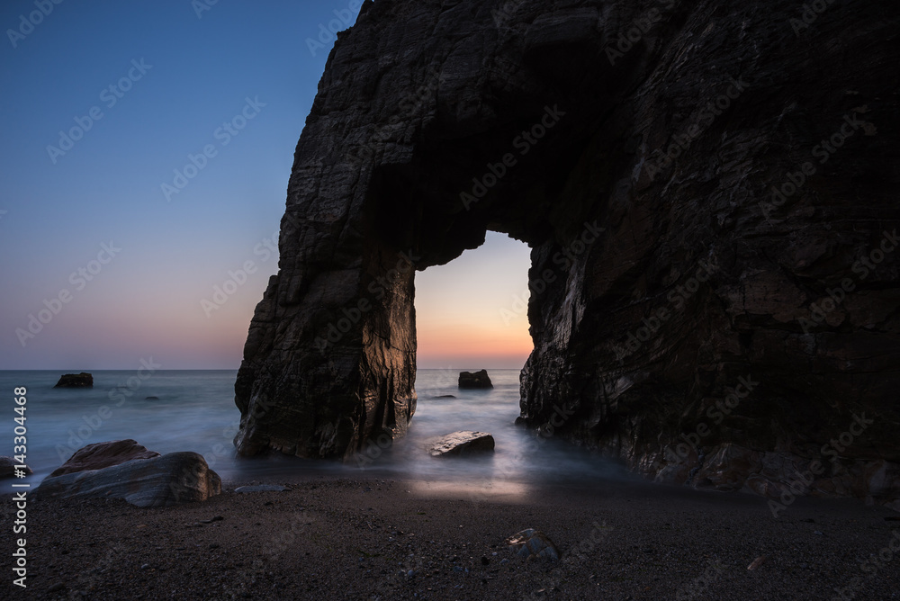 L'Arche naturelle de la plage de Port Blanc sur la Côte Sauvage de la ...