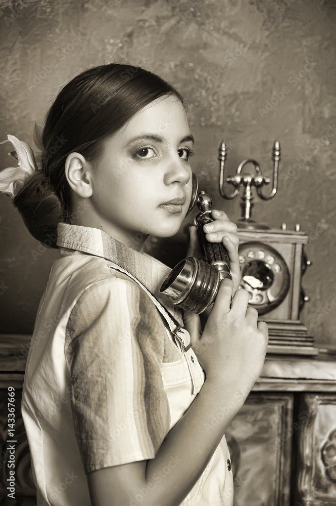 Stunning vintage 1920s woman talking on an antique telephone Stock ...