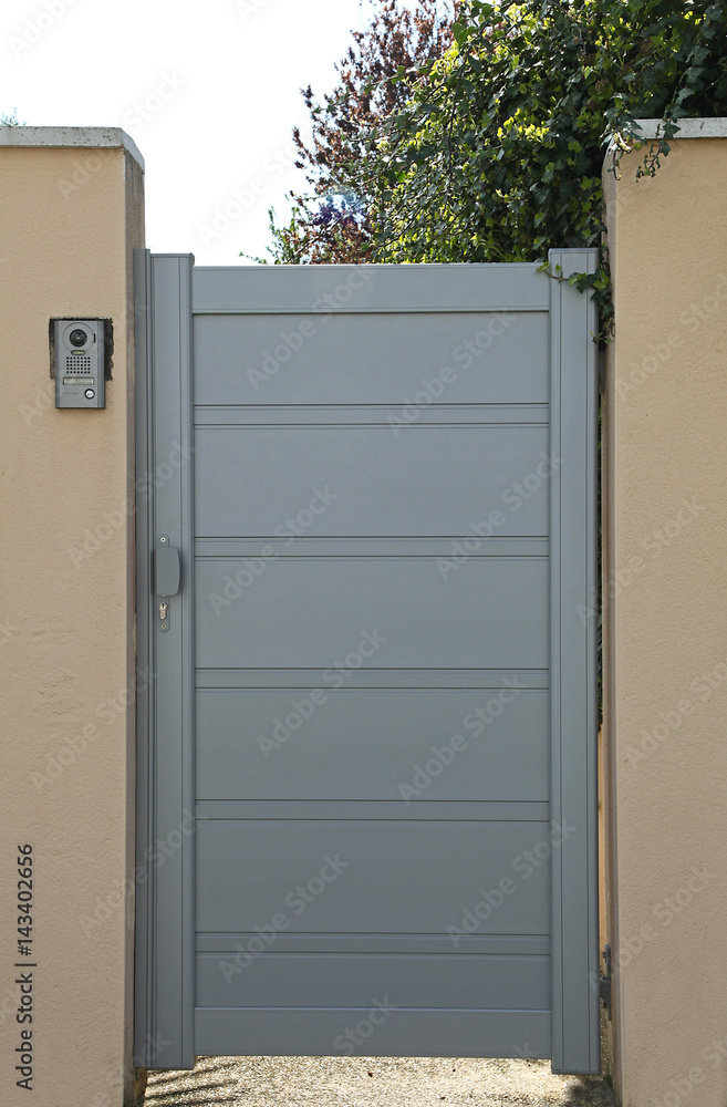 Porte métallique Stock 写真 | Adobe Stock