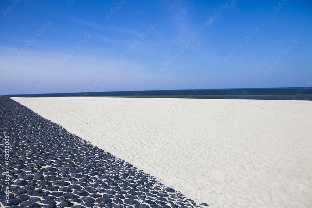 List on Sylt - North is the Ellenbogen with endless long natural sand ...