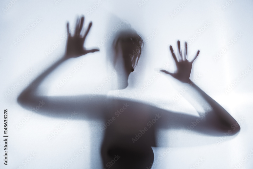 das Schattenbild eines Menschen symbolisiert Angst und Panik Stock ...