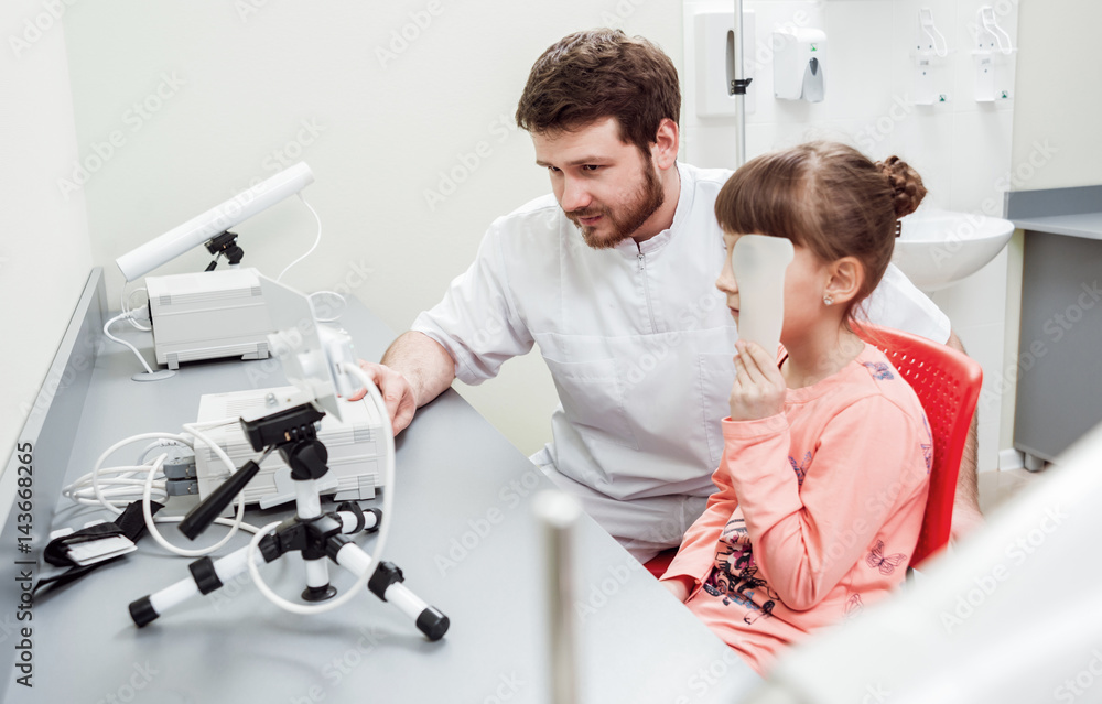 Orthoptics. Pleoptics. Doctor explains how to use ophthalmic equipment ...