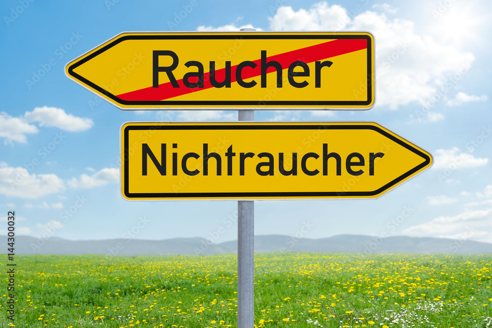 Pfeilwegweiser - Raucher oder Nichtraucher Stock-Foto | Adobe Stock