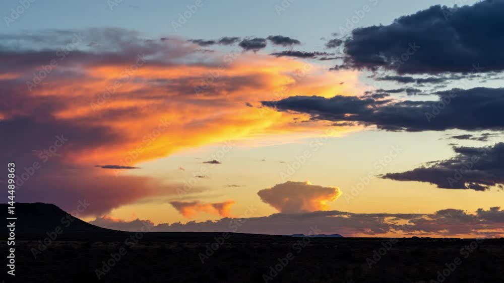 Vidéo Stock A static timelaspe at sunset with an incredible dramatic ...