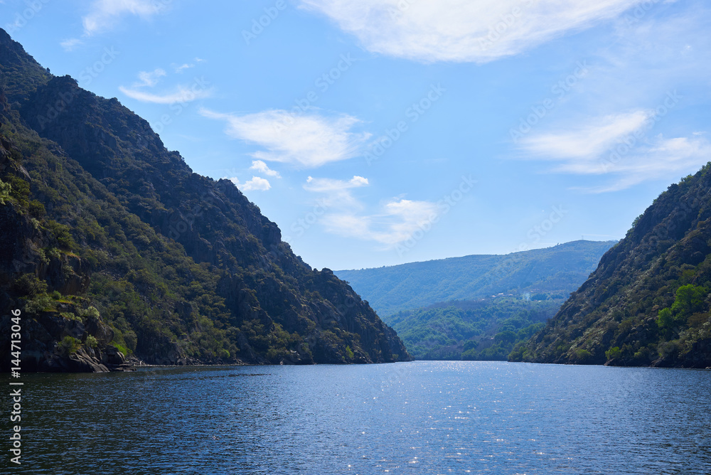 Vistas de los cañones del Sil desde un barco Stock Photo | Adobe Stock