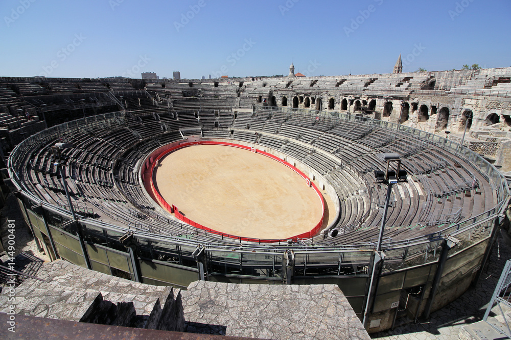 Foto de Arènes de Nîmes Amphithéâtre Romain do Stock | Adobe Stock
