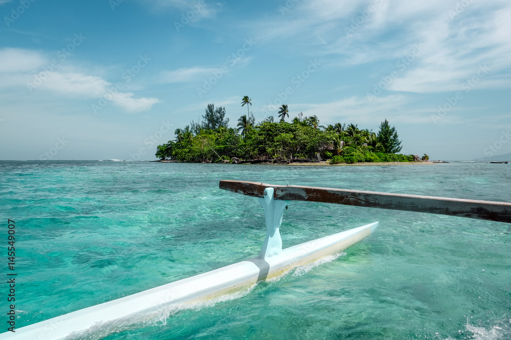 Pirogue on the way to paradise tropical atoll in Moorea Island lagoon ...