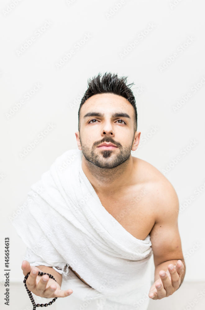 Muslim man posing as ready for Hajj visiting Kaaba in Mecca Stock Photo ...