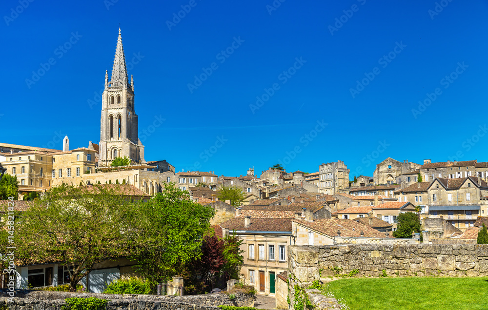 Cityscape of Saint-Emilion town, a UNESCO heritage site in France foto ...