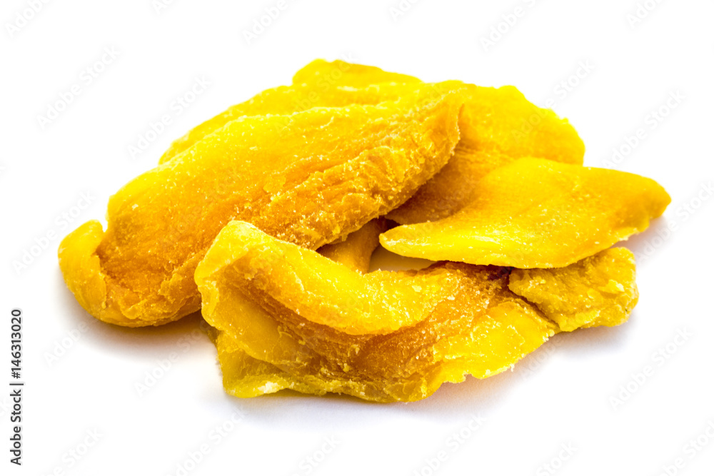 Getrocknete Mango isoliert freigestellt auf weißen Hintergrund ...