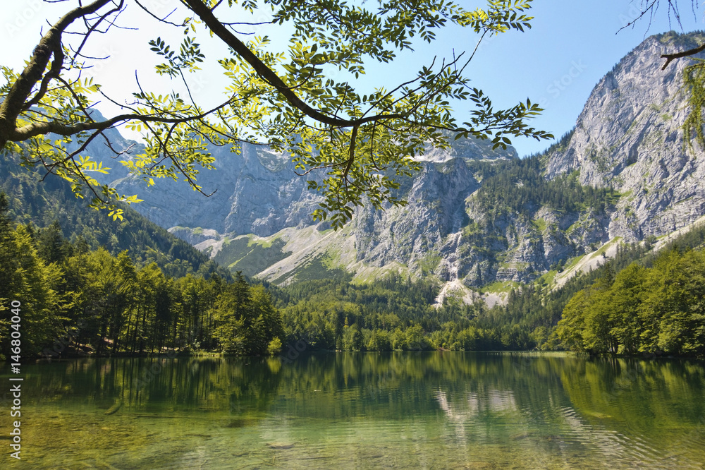Berglandschaft mit See Stock-Foto | Adobe Stock