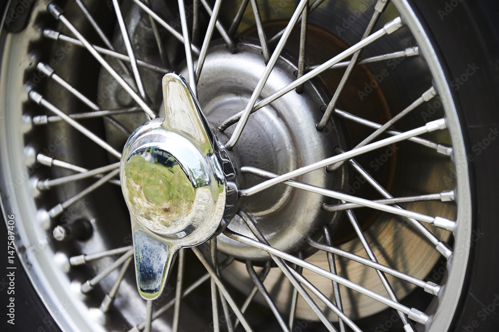 Vintage wheel of classic car on green grass lawn. Beautiful photo of a ...