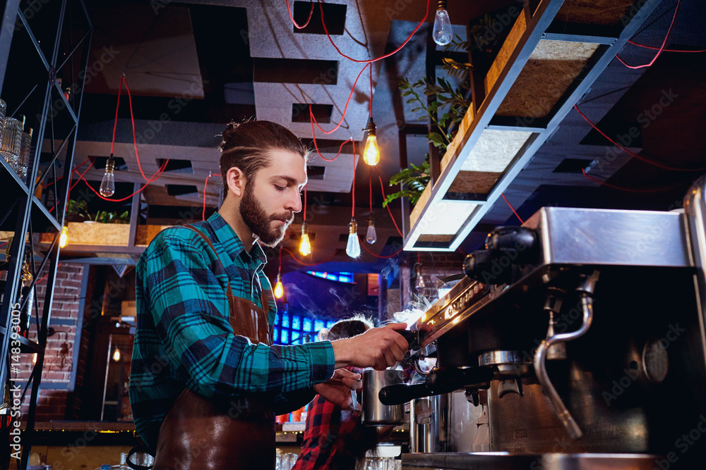 Foto de Barista bartender barman makes coffee in the bar cafe. do Stock ...