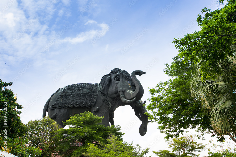 Huge elephant statue building of the Erawan museum, Bangkok, Thailand ...