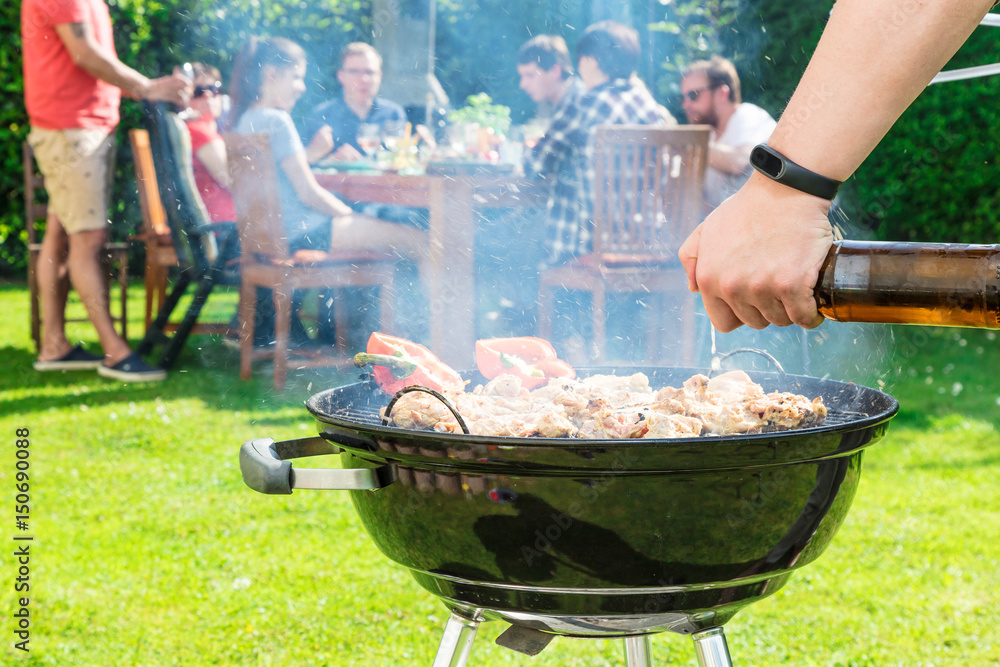 Grillparty in eigenem Garten Stock-Foto | Adobe Stock
