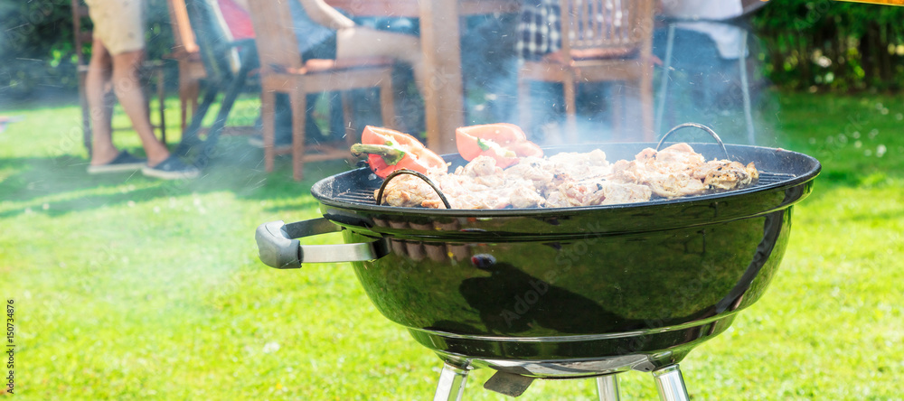 Grillparty im Garten Stock-Foto | Adobe Stock