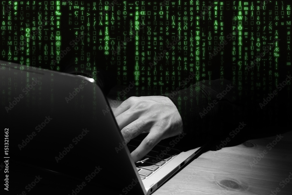 Mann beim Hacken am Notebook. Stock-Foto | Adobe Stock