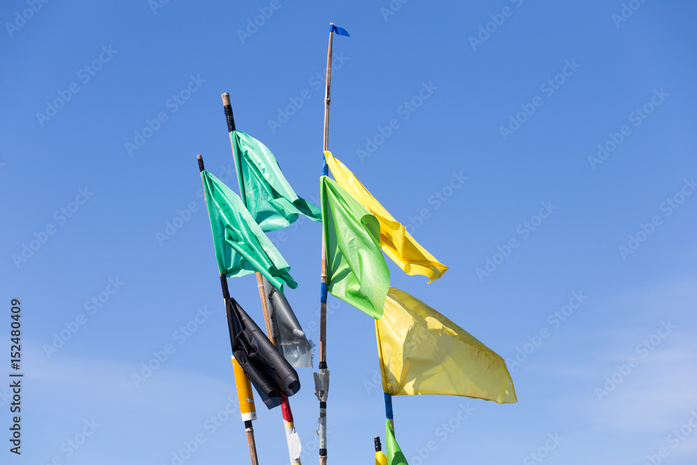 drapeau flottant dans le ciel Stock Photo | Adobe Stock