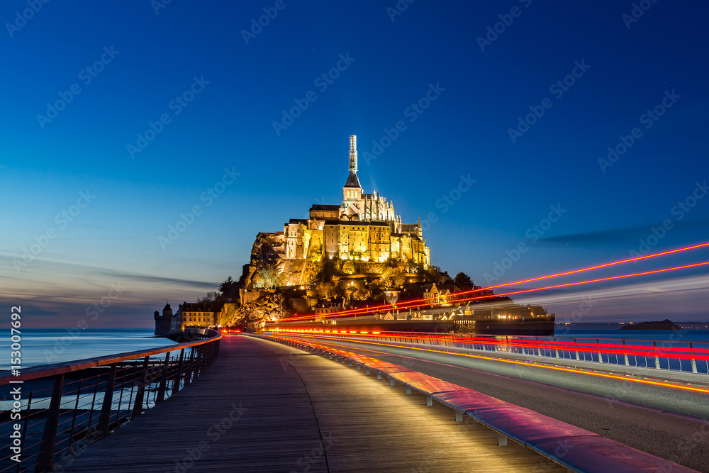 Photo Le Mont saint michel Panoramic of famous historic Illuminated ...