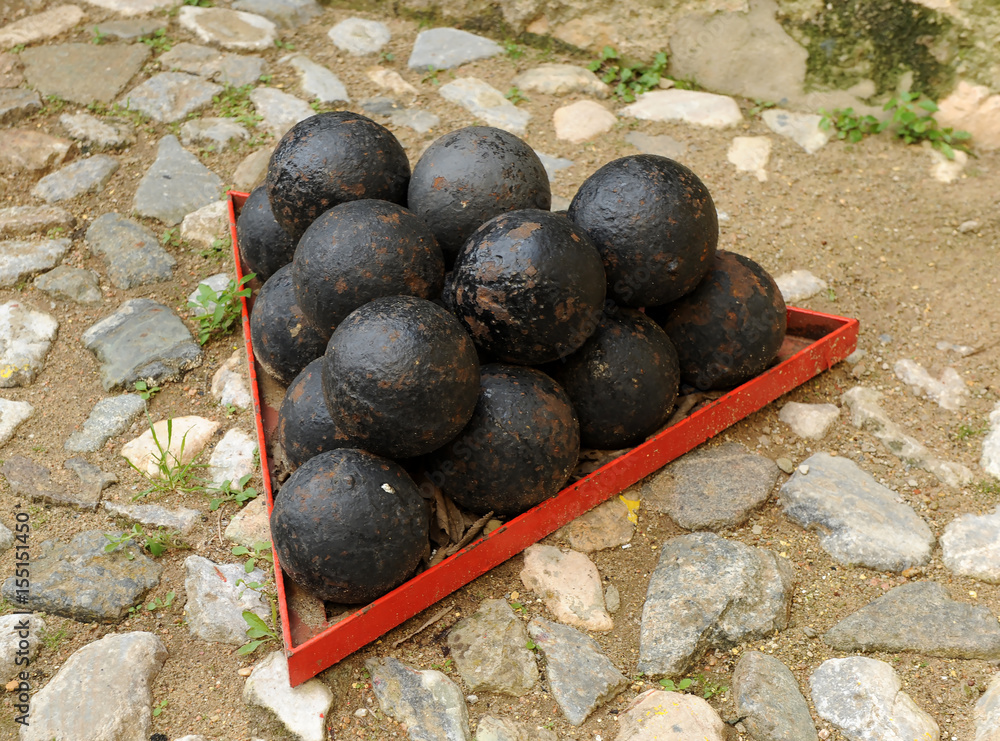 Poster Antiguas bombas de artillería – Wall Art | UkPosters