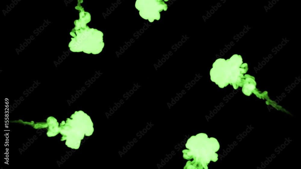 Vidéo Stock Fluorescent bright green writing ink mixes in water forming ...