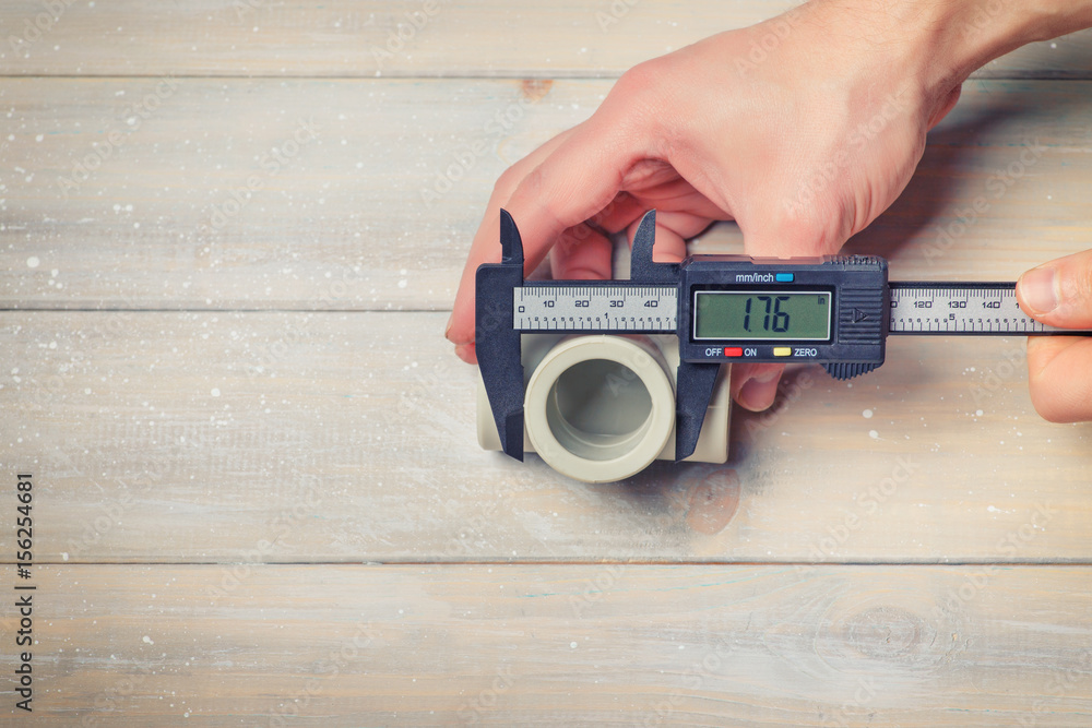 Measurement of the diameter of a plastic pipe for heating with a ...